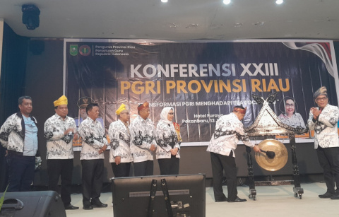PJ Gubernur Riau, SF Hariyanto Secara Resmi Buka Konferensi XXIII PGRI ...